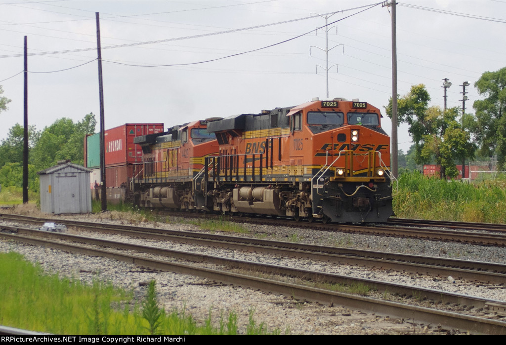BNSF 7025